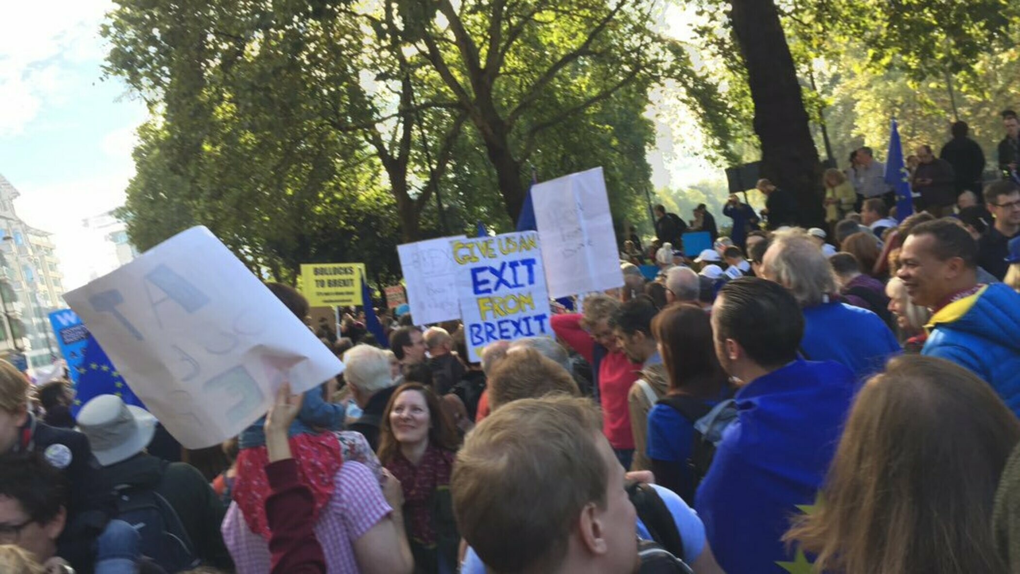 INFO.CZ | Brexit v rukou poslanců: Mayová běží proti zdi, unii bude ...