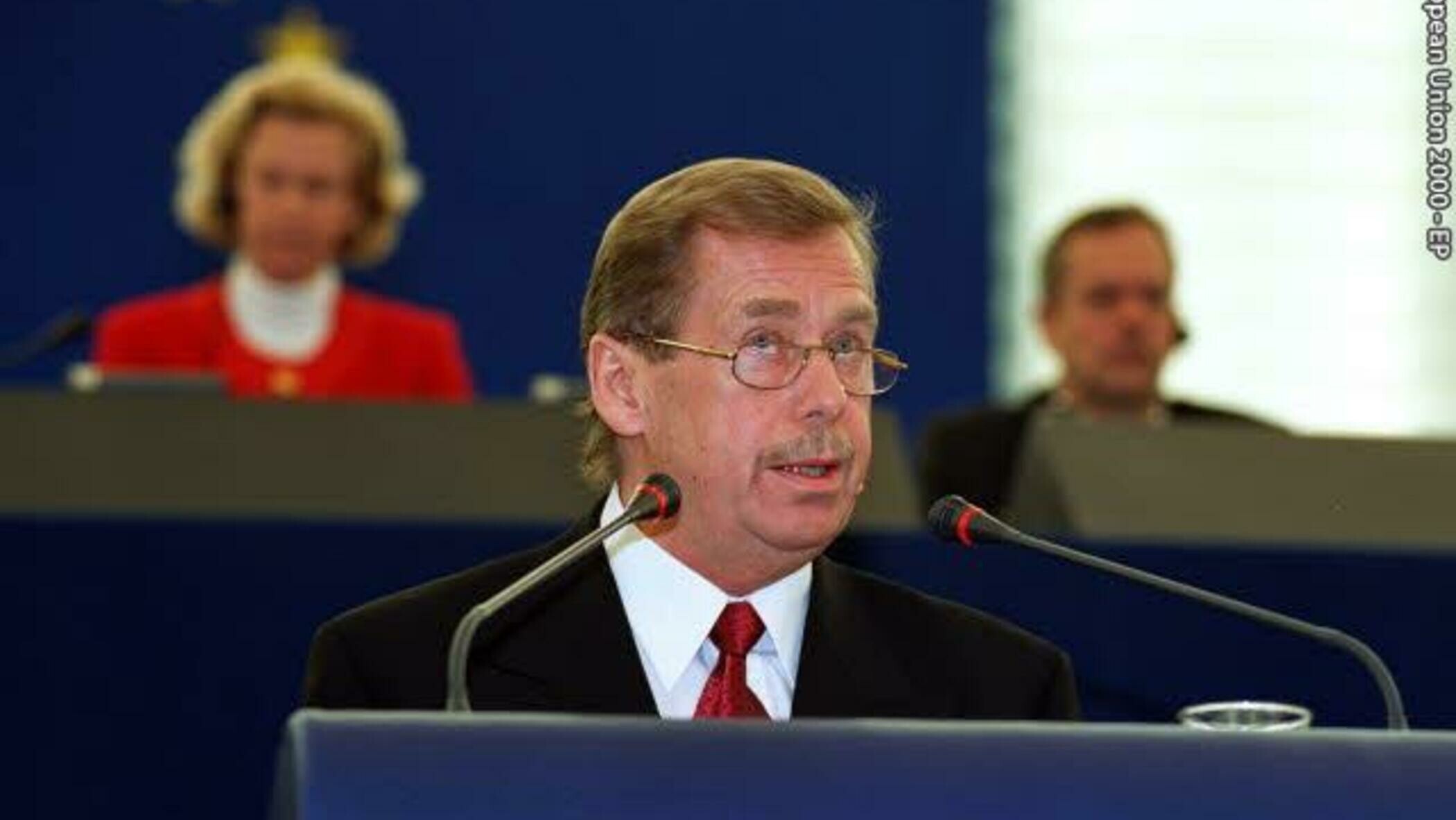 INFO.CZ | GALERIE: Před 25 lety se Václav Havel stal prvním českým ...