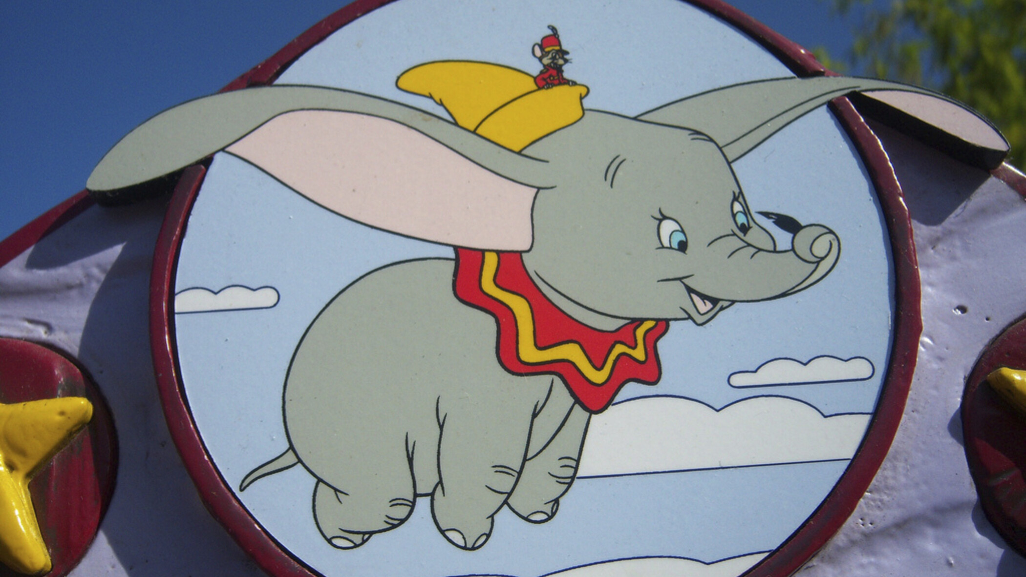 INFO.CZ | Slon s velkýma ušima Dumbo ožije v hraném filmu. Natočí ho ...