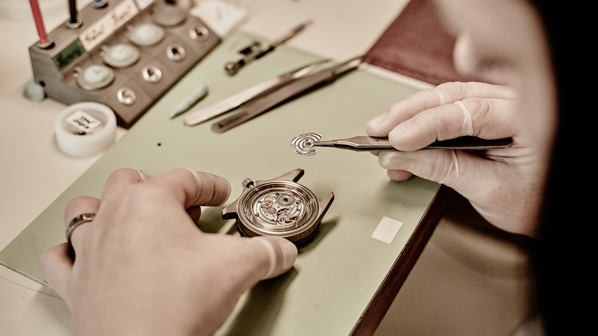 INFO.CZ | Mechanical watches are not retros. Young people are showing ...