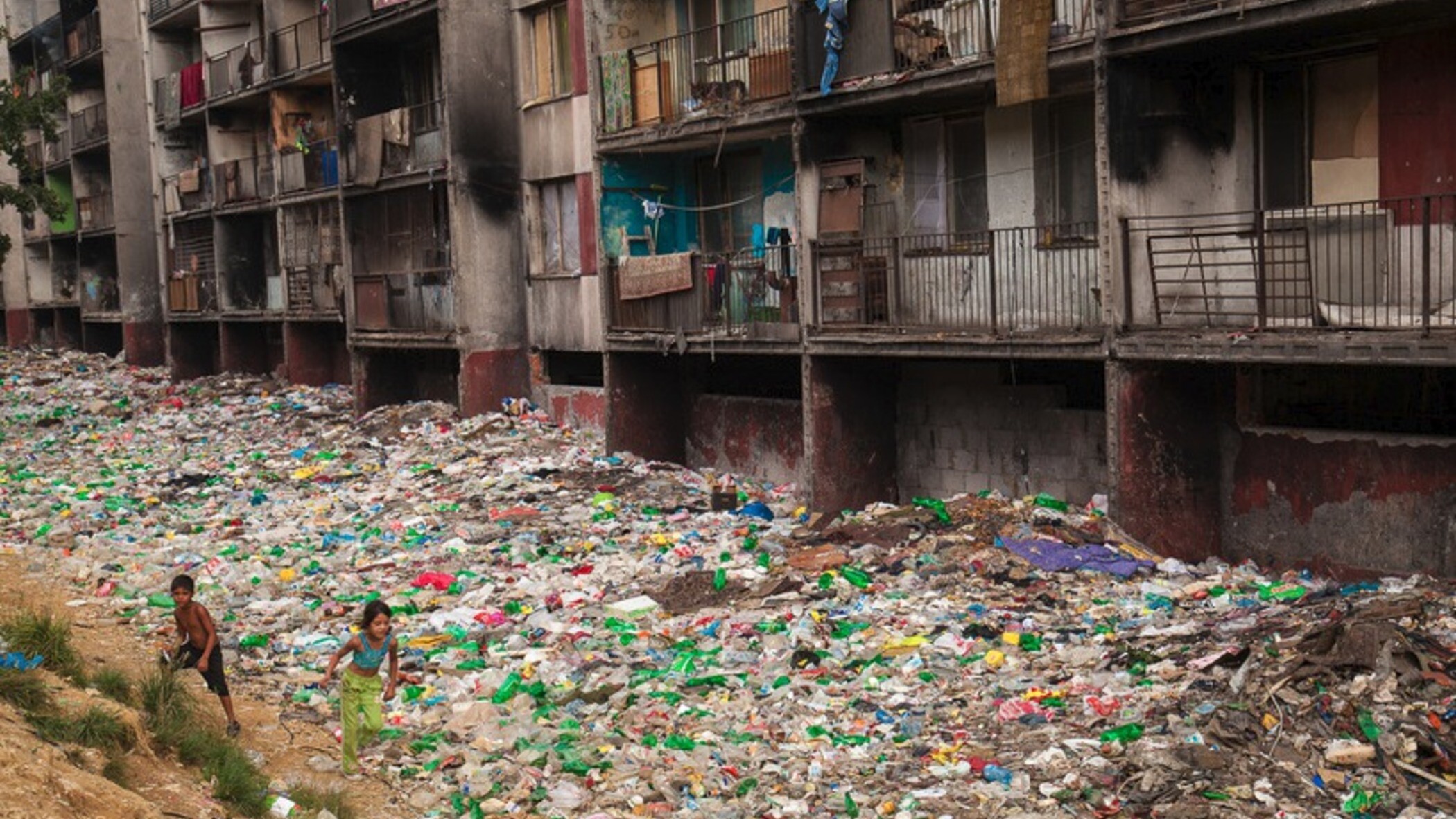 INFO.CZ | Experiment Luník IX: 20 fotografií z ghetta, kde Slunce ...