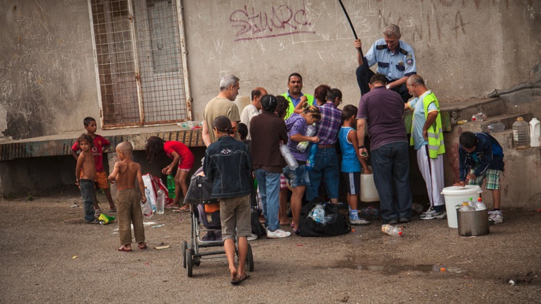 INFO.CZ | Experiment Luník IX: 20 fotografií z ghetta, kde Slunce ...