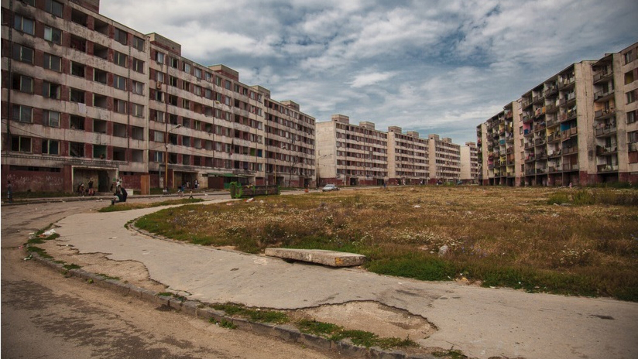 INFO.CZ | Experiment Luník IX: 20 fotografií z ghetta, kde Slunce ...