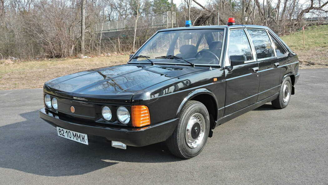 INFO.CZ | Tahle unikátní Tatra 613 je na prodej. Sloužila v KGB!