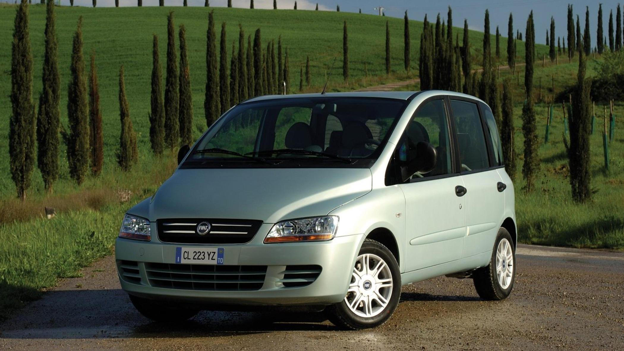 INFO.CZ | Před 25 lety debutovalo nejgeniálnější auto všech dob. Fiat ...
