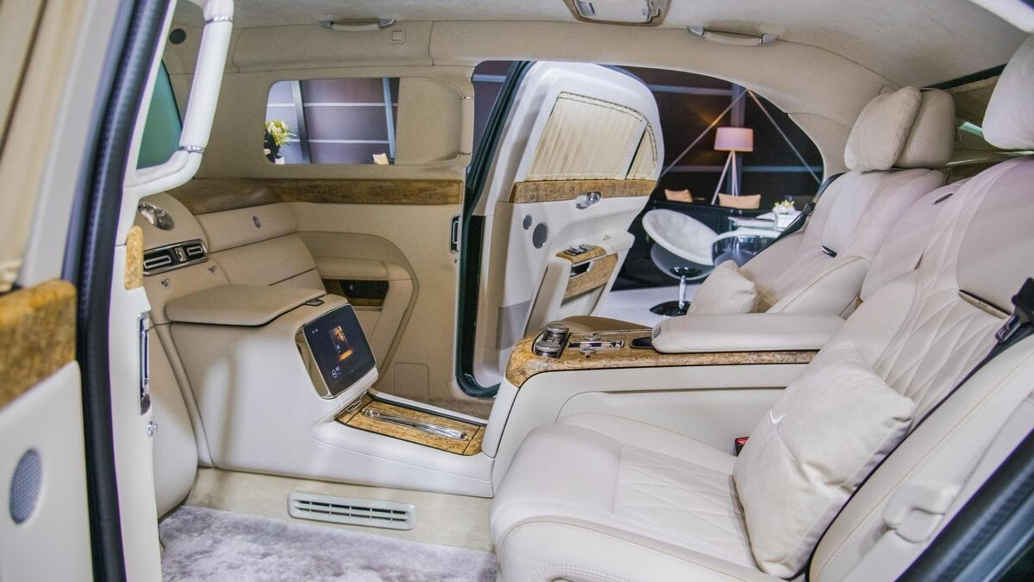 INFO.CZ | Putin dal Kim Čong-unovi ruský Rolls-Royce: Aurus je rukodělná značka jen pro ...