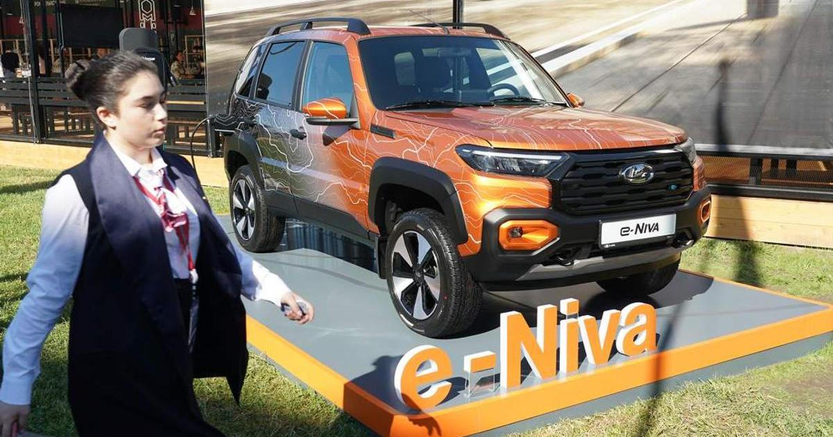 INFO.CZ | Blbý a blbější: Lada představila elektrickou verzi legendární ...