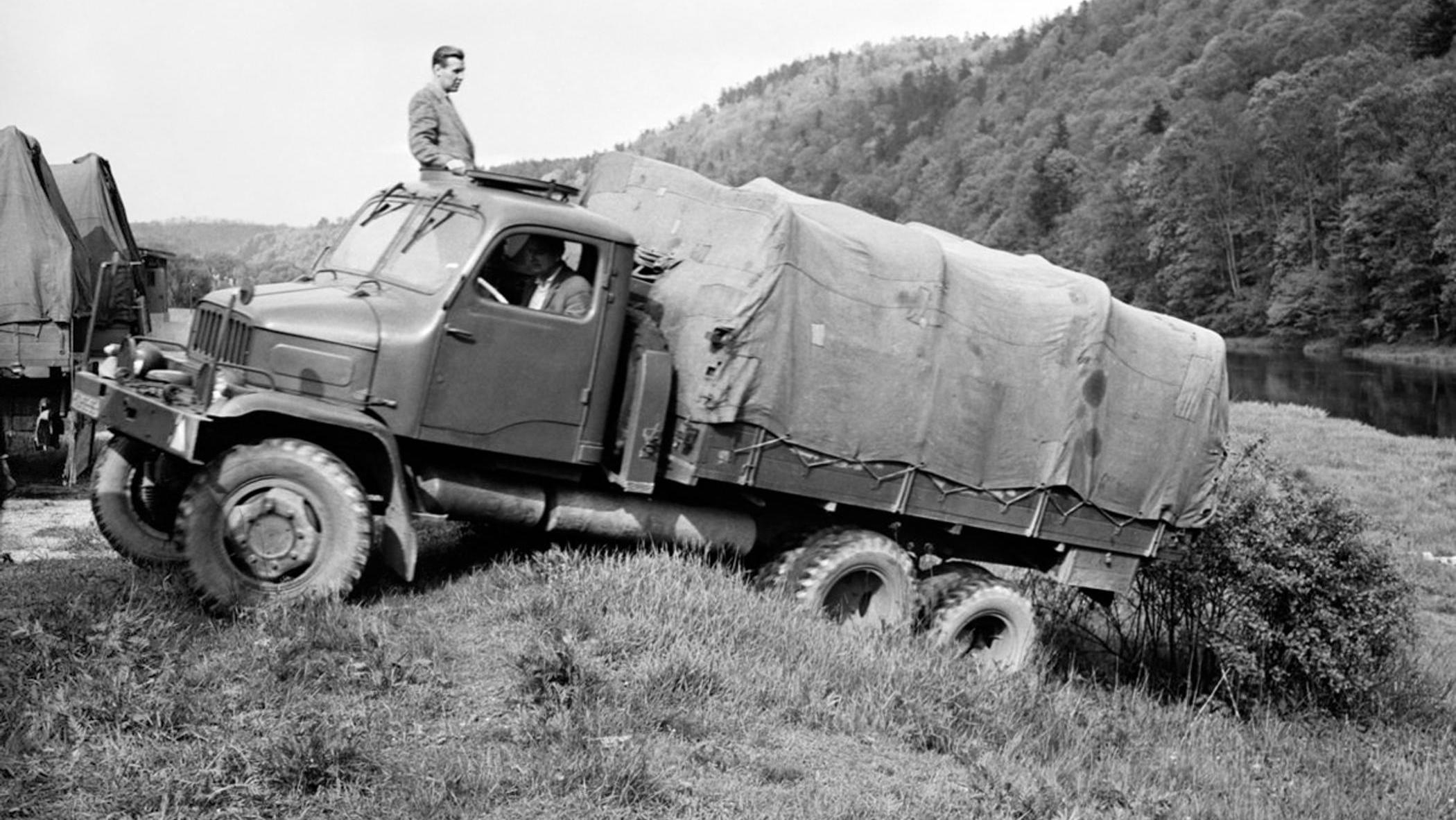 INFO.CZ | Ani Škodovka, ani Tatrovka. Zdaleka nejlepší české auto všech ...