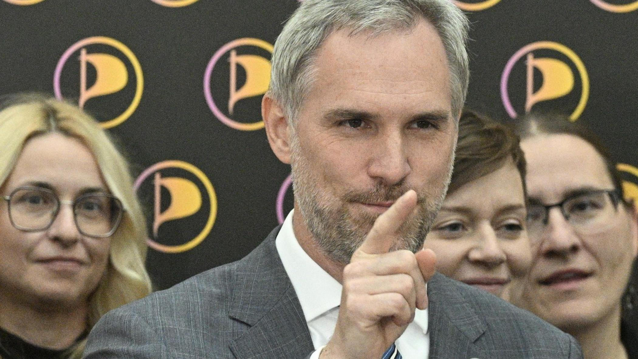 INFO.CZ | Transparentnost podle Pirátů: Když audit znamená „kompro“ a ...